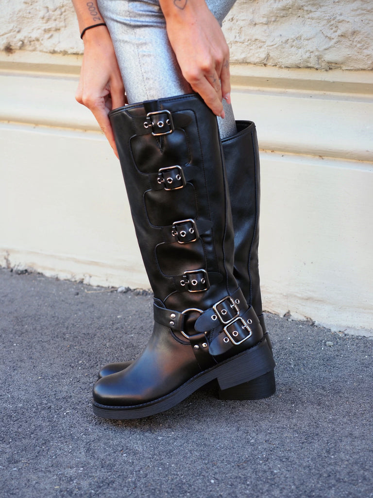 SCARPE Ragazza Fashion Low Cost | OutFit da Influencer – R.a. Boutique