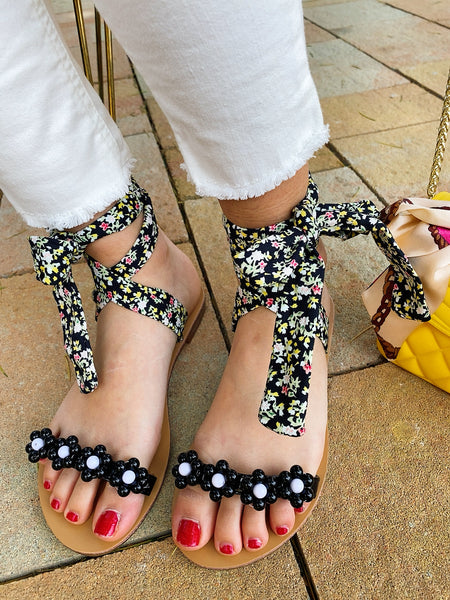 Sandali con perle e lacci neri | R.a. Boutique